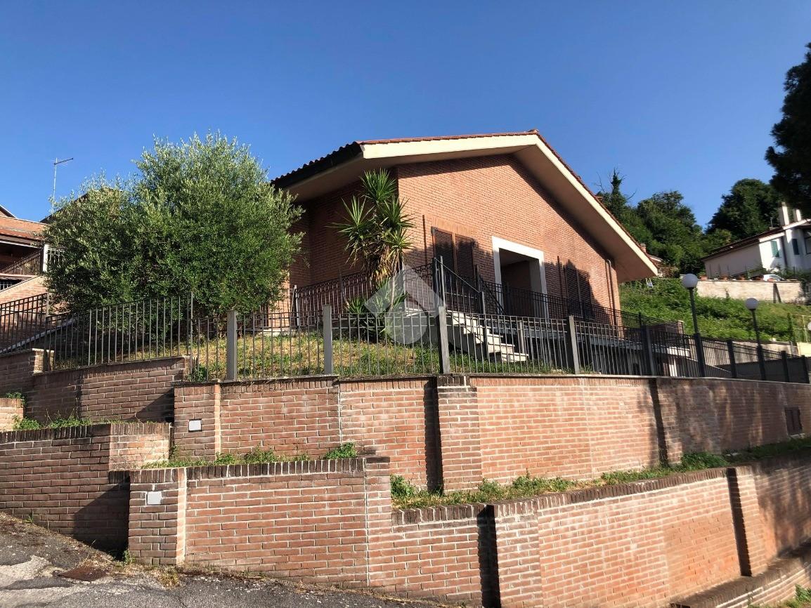 Villa in vendita, Rocca di Papa con terrazzo, box e giardino privato ... Villa in vendita, Rocca di Papa con terrazzo, box e giardino privato ...